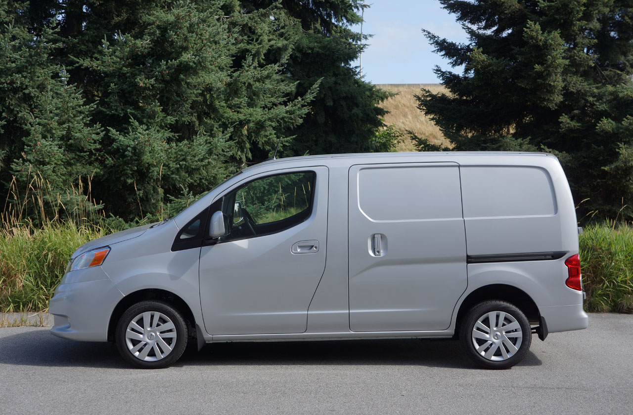 2014 Nissan NV200 Compact Cargo SV Road Test Review | The Car Magazine