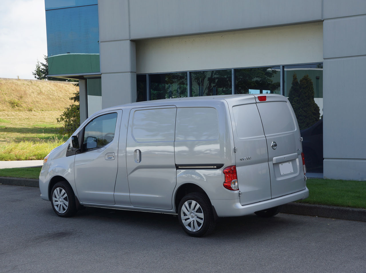 2014 Nissan NV200 Compact Cargo SV Road Test Review | The Car Magazine