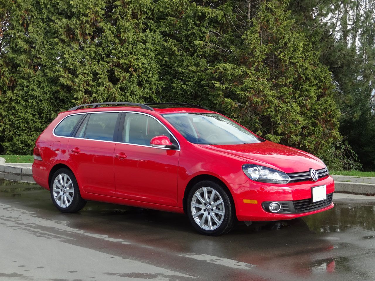 2014 Volkswagen Golf Wagon TDI Wolfsburg Edition Road Test Review | The ...