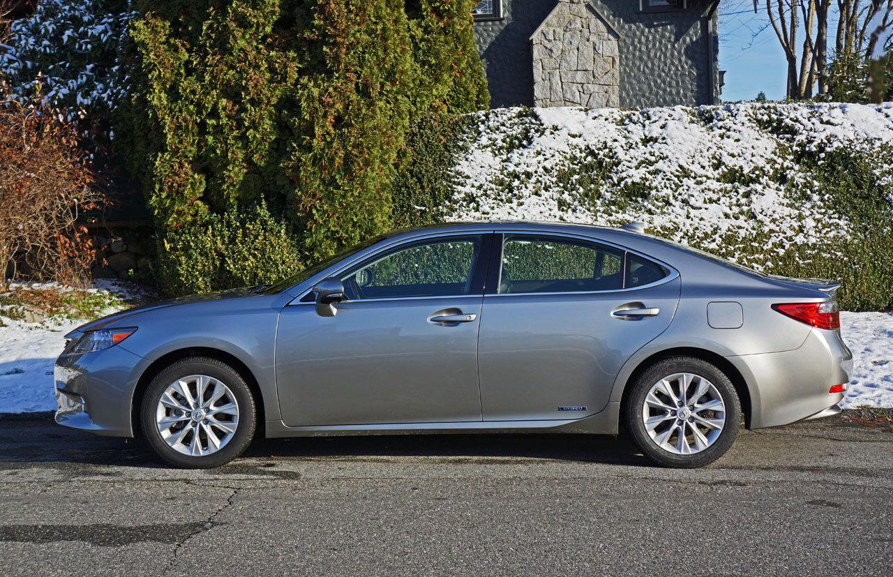 2015 Lexus ES 300h Executive Road Test Review | The Car Magazine