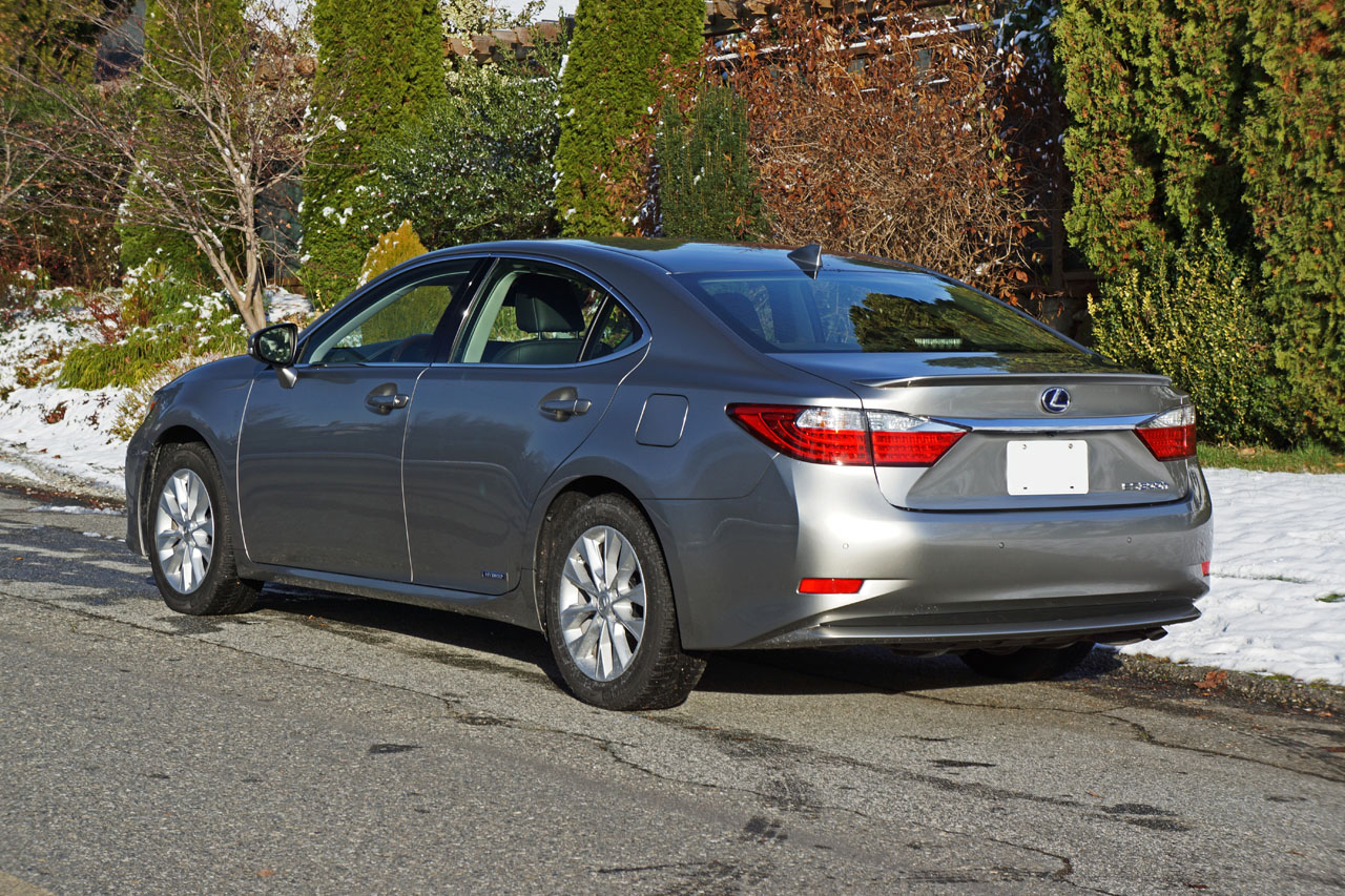 2015 Lexus ES 300h Executive Road Test Review | The Car Magazine