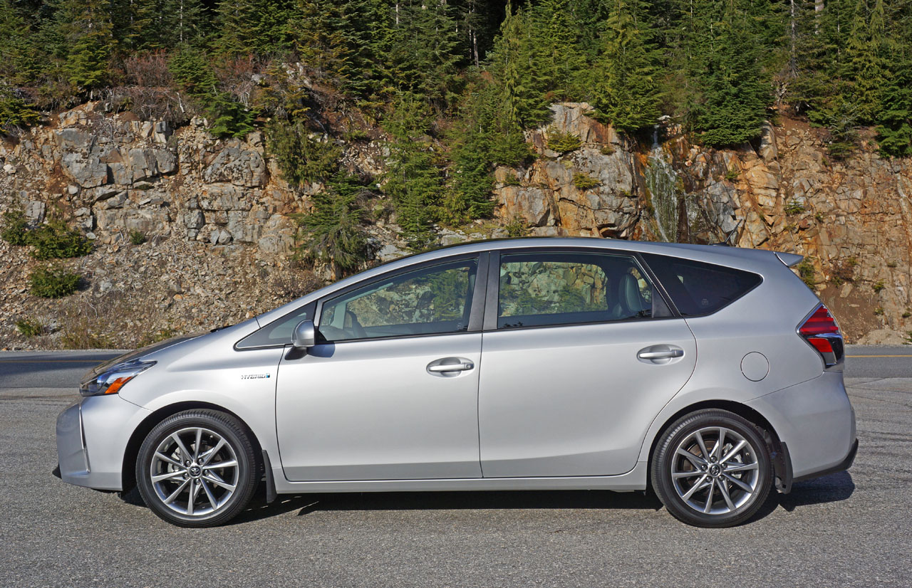 2015 Toyota Prius V Technology Road Test Review | The Car Magazine