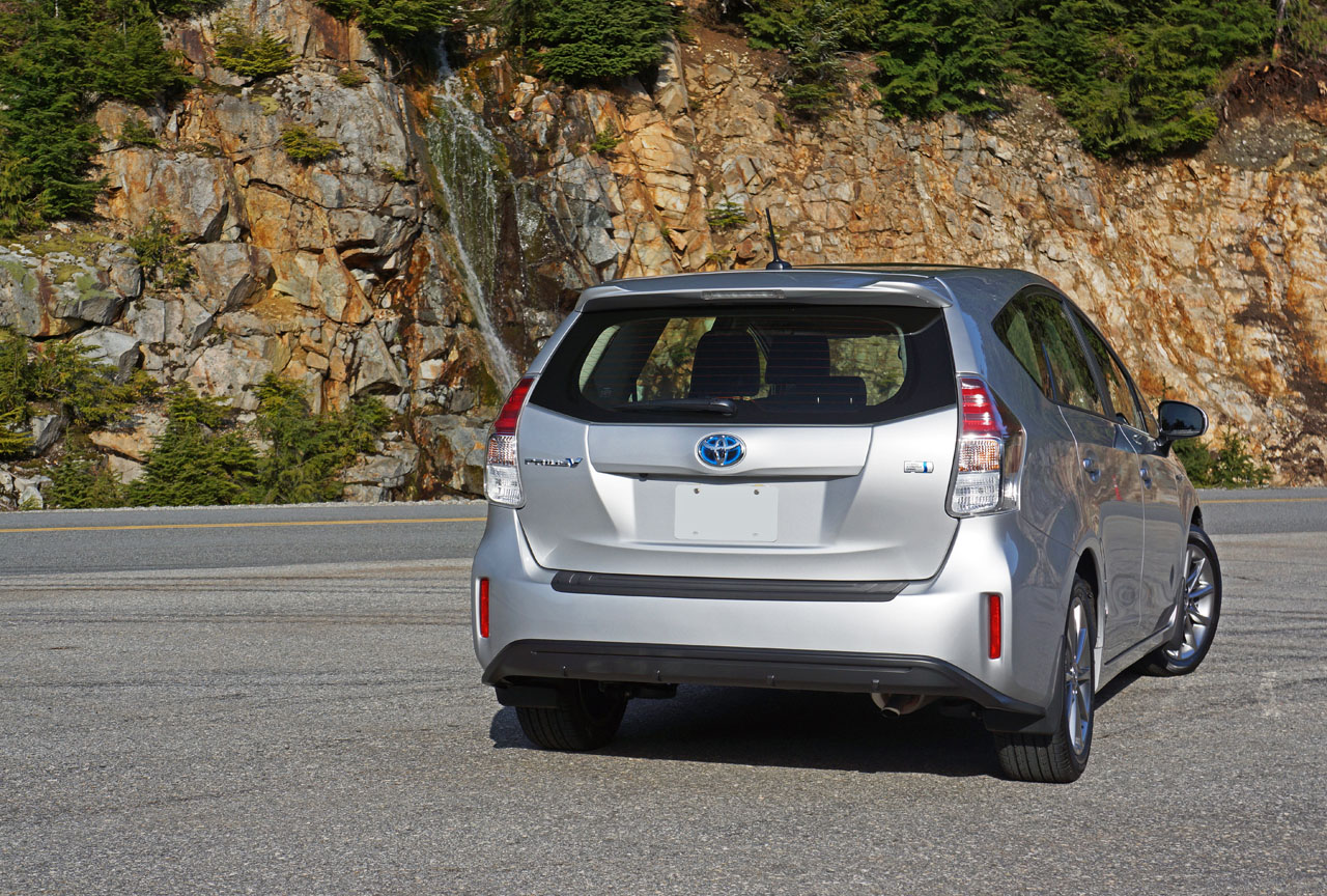 2015 Toyota Prius V Technology Road Test Review | The Car Magazine