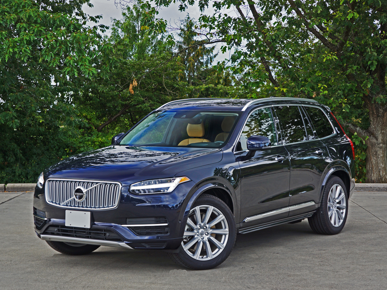 2017 Volvo XC90 T8 Twin Engine eAWD Inscription Road Test Review The Car Magazine