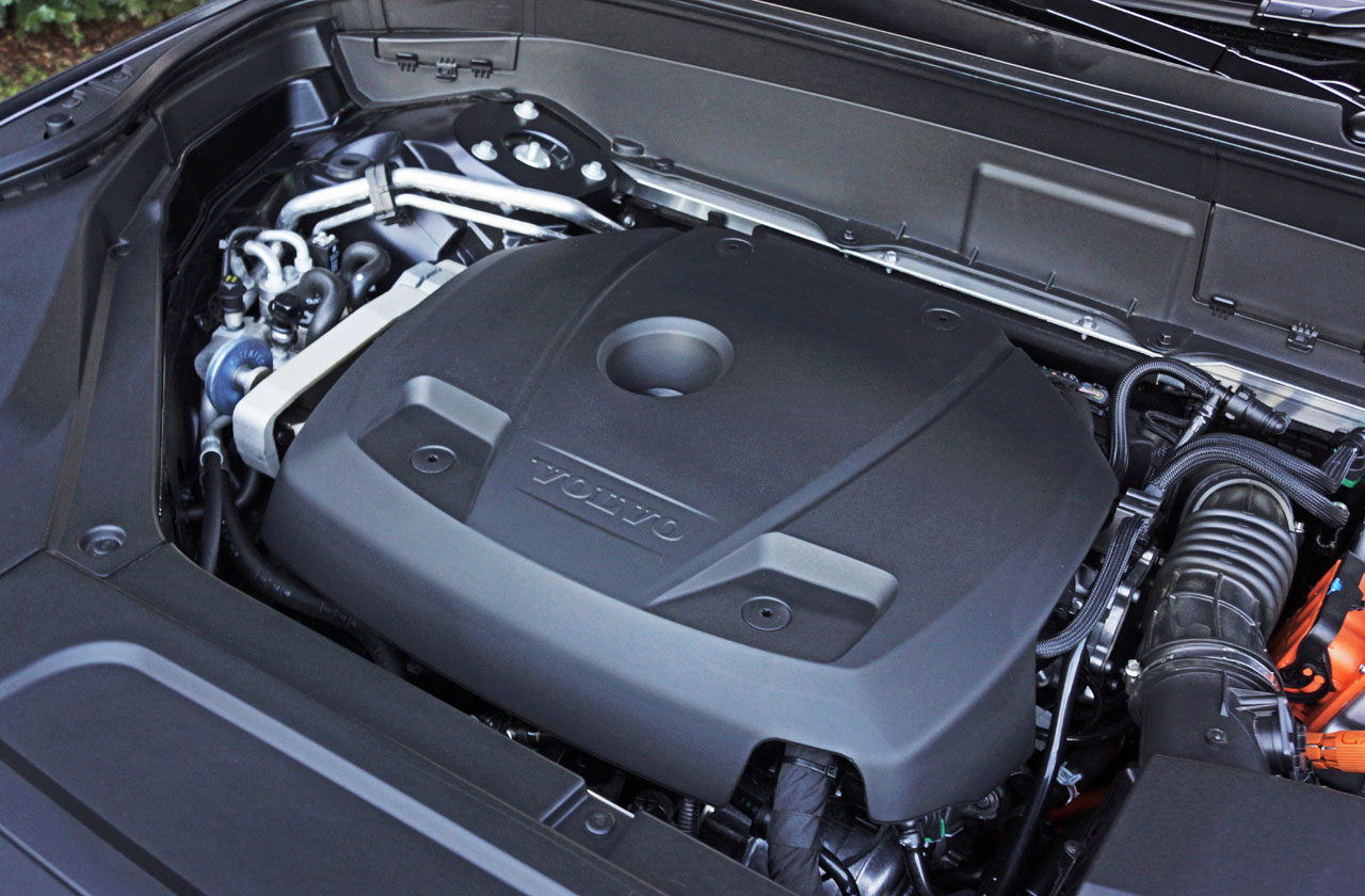 2017 Volvo XC90 T8 Twin Engine eAWD Inscription Road Test Review | The ...