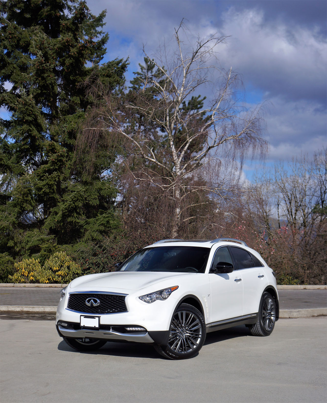 2017 Infiniti QX70 Limited Road Test | The Car Magazine