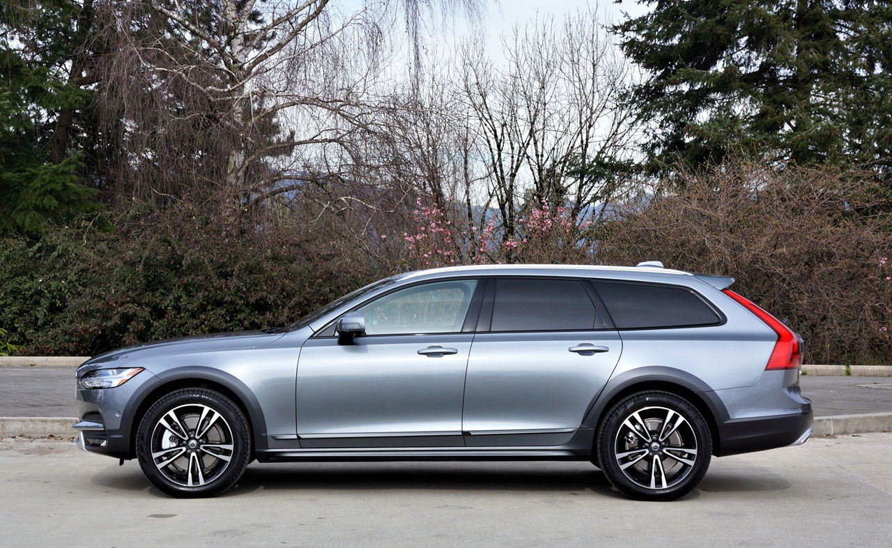 2017 Volvo V90 Cross Country T6 AWD Inscription Road Test | The Car ...