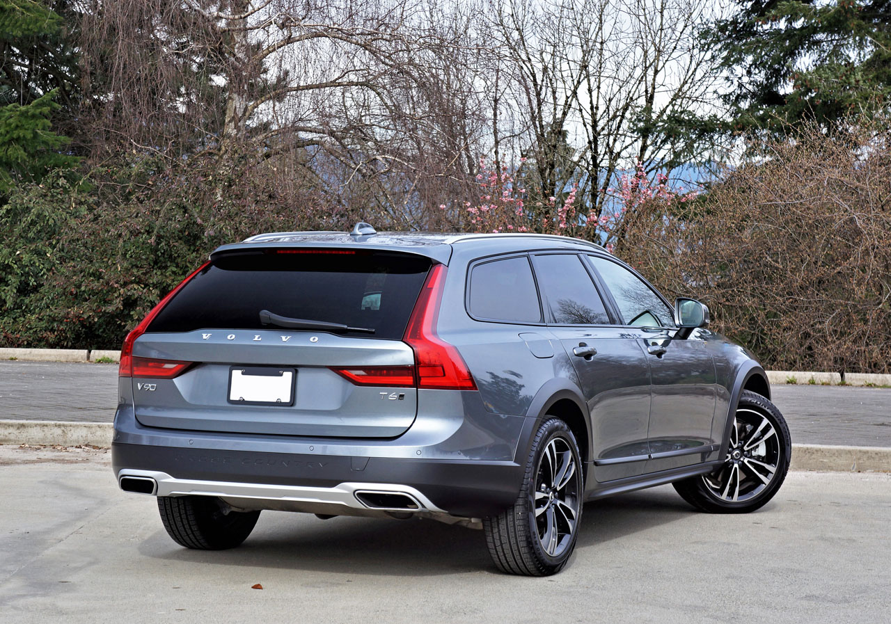 2017 Volvo V90 Cross Country T6 AWD Inscription Road Test | The Car ...