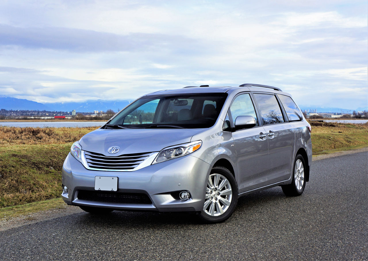 2017 Toyota Sienna XLE AWD Limited Road Test | The Car Magazine