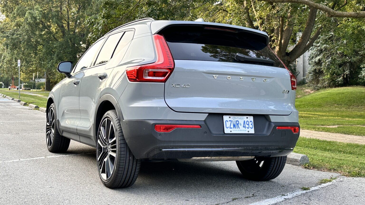 2024 Volvo XC40 B5 Road Test and Review | The Car Magazine