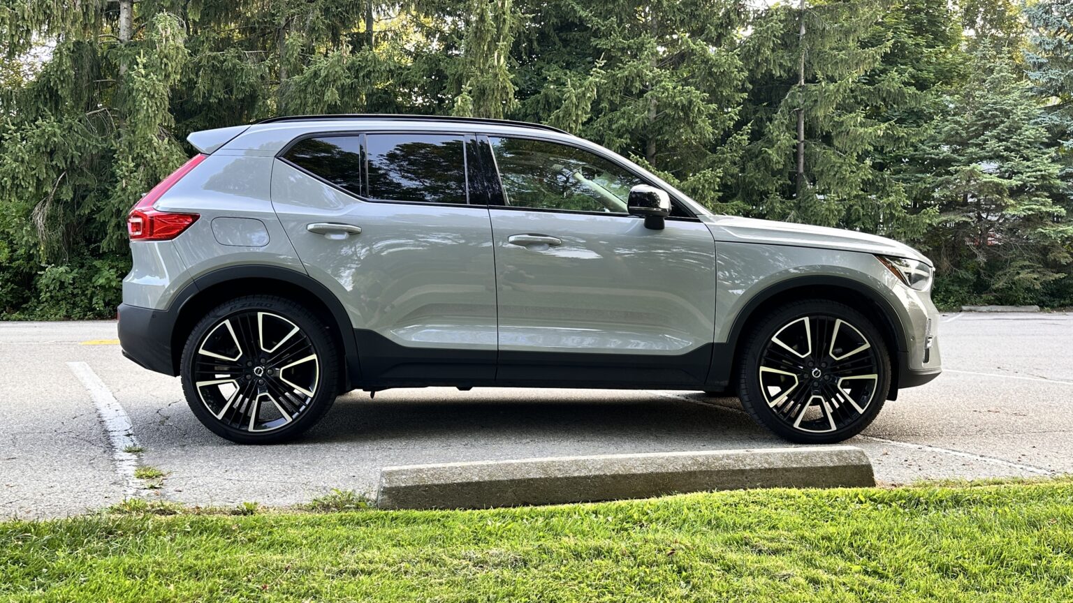 2024 Volvo XC40 B5 Road Test and Review | The Car Magazine